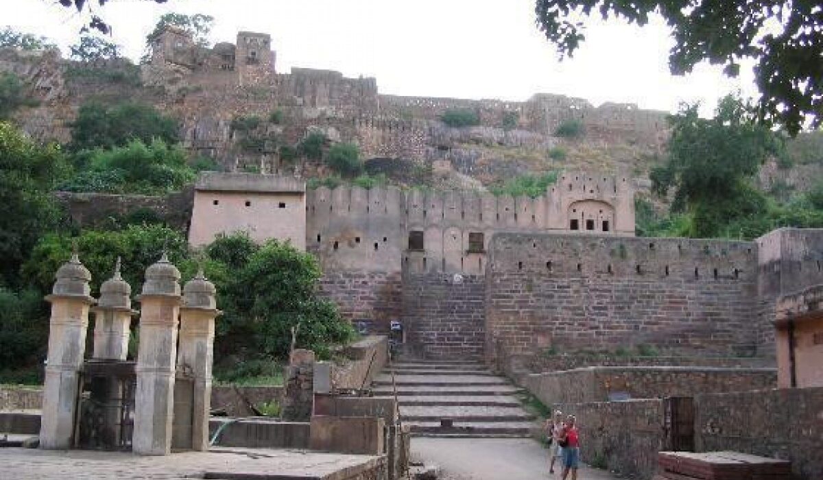 Let’s Travel to the Historical Ranthambore Fort! - Ranthambore National ...
